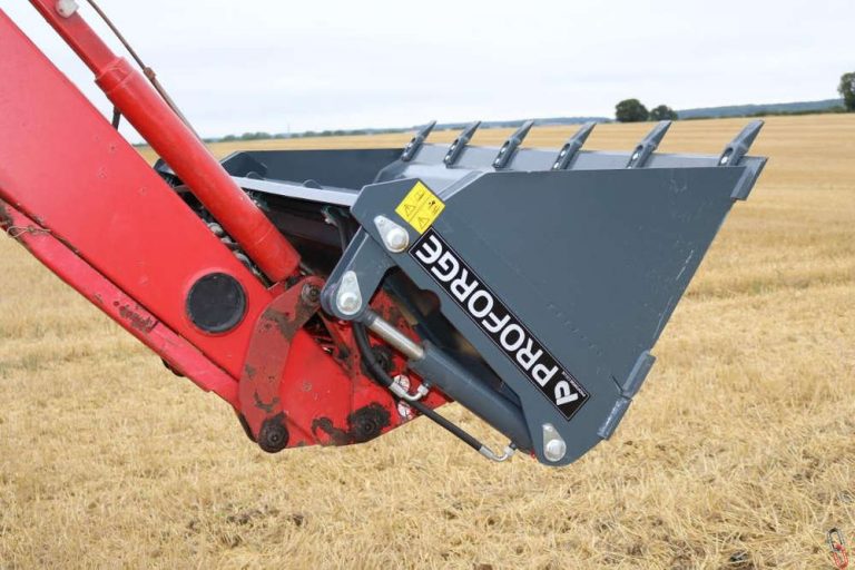 4 in 1 Bucket (C/w Quicke Euro 8 Brackets) - Multec Ltd